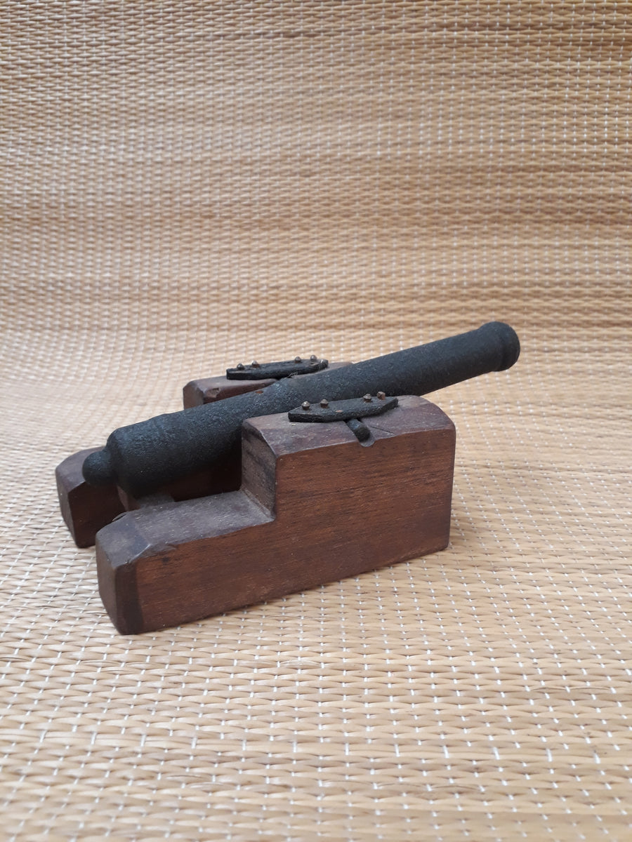 Miniature Cannon – Red Bank Props